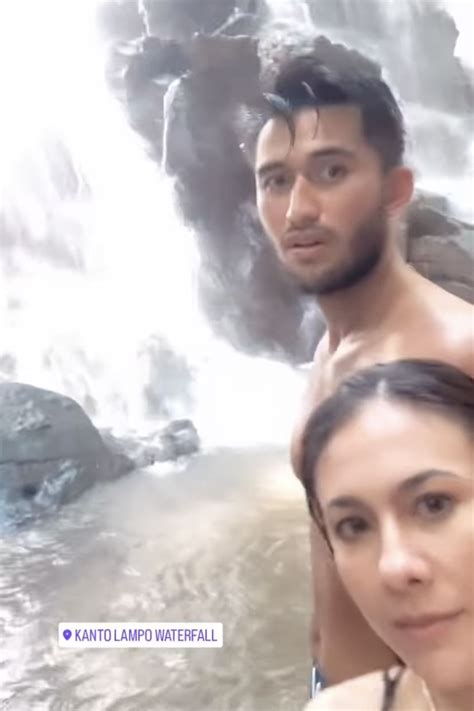 Wulan Guritno Dan Sabda Ahessa Liburan Di Bali Mesra