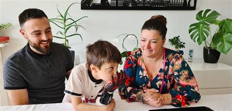 Sainte Adresse Mylann A Une Main De Super Héros Grâce à Un Bénévole Bricoleur