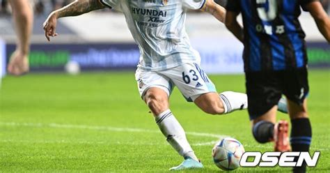 사진 마틴 아담인천 골문 조준