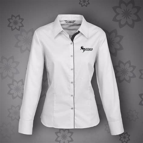 Cliente Morena Mulher Mockup Camisa Fashion Lab Coat Coat