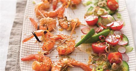 Recette des brochettes de crevettes façon thaïe salade croquante Marie Claire