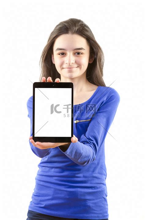 有数字式片剂的十几岁的女孩高清摄影大图 千库网