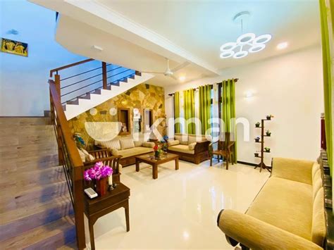 ගඩොලින්ම තැනූ නවීන දෙමහල් නිවස විකිණීමට පන්නිපිටිය Ikman