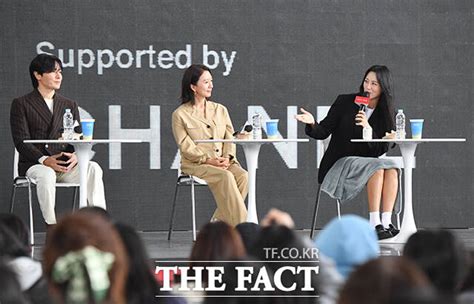 수현 “장동건 김희애 보통아닌 선배님들” 포토 포토 기사 더팩트