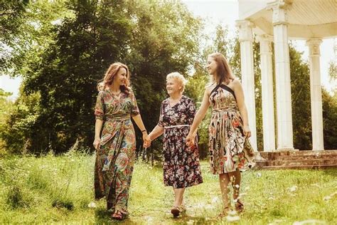 Нет ничего дороже любимой семьи Сделала небольшую фотосессию для лешиной бабушки ее дочери и