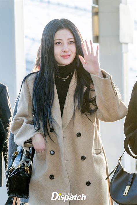 연재 디스패치 `현장포토` 현장포토 `겨울에도 완벽해`허윤진 완성형 비주얼 Zum 뉴스