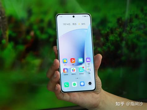 红米 K50 至尊版和真我 Gt2 大师探索版相比，怎么样？