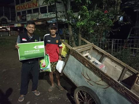 IZI Bengkulu Berbagi Paket Sembako Lewat Program Sedekah Subuh