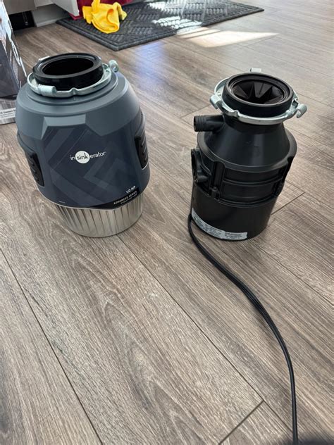 Insinkerator Evolution 1 匹 1 匹 1 匹 高級系列 連續飼料食物廢棄物處理 灰色 家居裝修