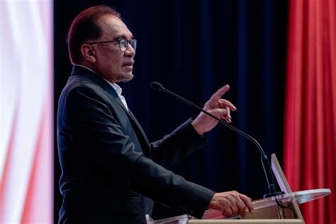 Pm Anwar Attends Monthly Assembly With Staff Of Ministry Of Finance