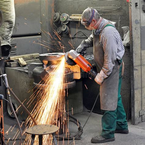 O Soldador Funciona Em Uma Empresa Industrial Produção Dos
