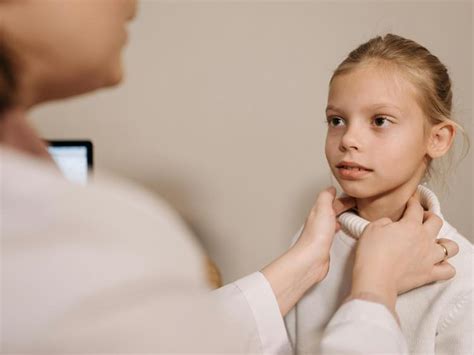 急性扁桃体炎咋管理？症状识别治疗预防全建议！ 疾病科普 家医大健康