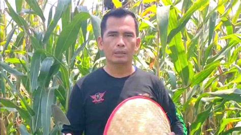 Hasilkan Cuan Puluhan Juta IPTU Afrizal Sulap Lahan Tidur Jadi Kebun