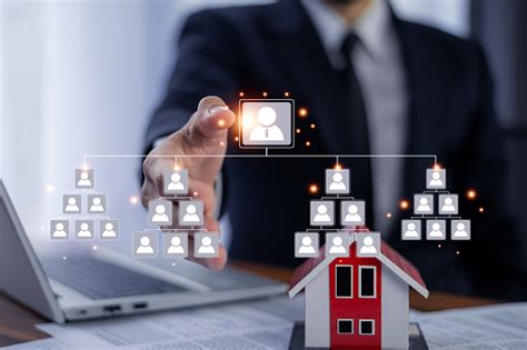 비즈니스 팀 관리 개념 사업가는 비즈니스 전략의 성공을 위해 인력을 관리하는 직원 조직 그룹을 위한 시각적 화면을 터치합니다 리더 프로젝트 팀 관리 Hr 인적 자원