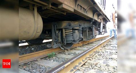 Mumbai Train Derailment Mumbai Suburban Train Derails Near Csmt No