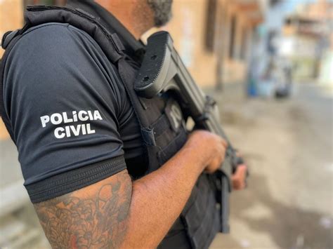 Homem é preso suspeito de invadir casa e agredir a mãe no oeste da