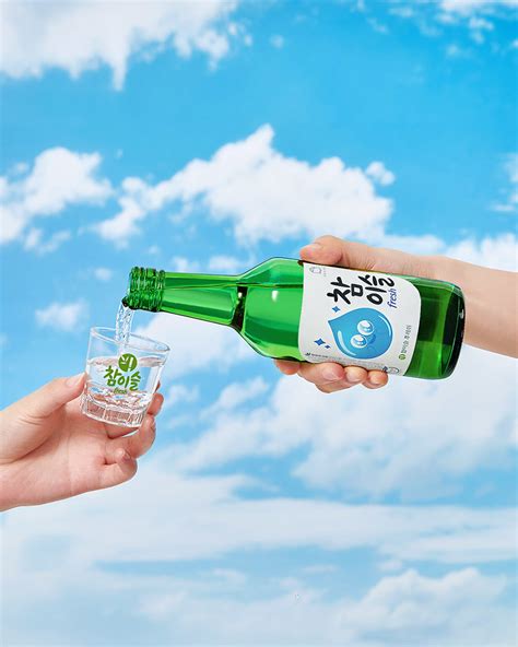 여름 시즌 맞아 사랑스럽게 변신한 참이슬 사진