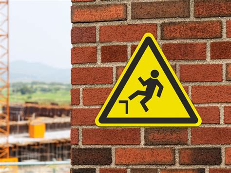 Знак Осторожно Возможность падения