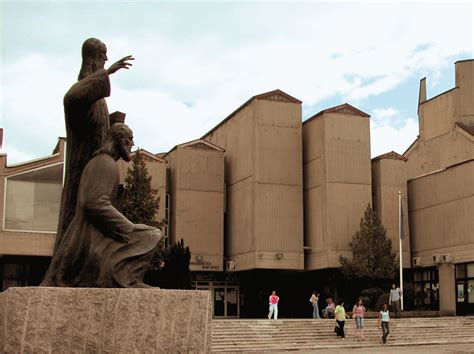 Основан во една а слави 100 години во друга пандемија интервју со деканот на Филозофски