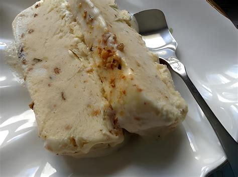 Recette de Glaces aux amandes effilés caramélisées