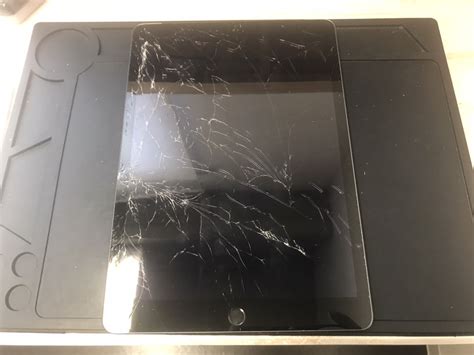 ガラスが粉々に割れたipad第8世代の画面修理にかかる時間は？ 【最安値】iphone修理のクイックリペアプラス鹿児島店