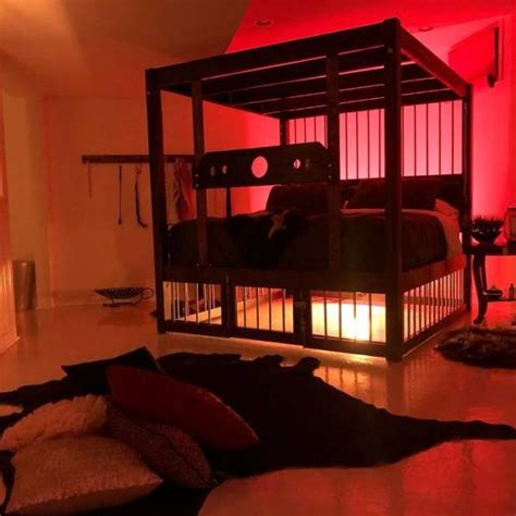 This House Comes With A Basement Sex Dungeon” Creepy Gallery Ebaums World