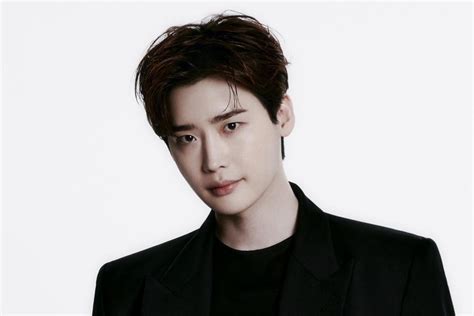 Lee Jong Suk Confirmed To Star In New Drama By W Director Soompi