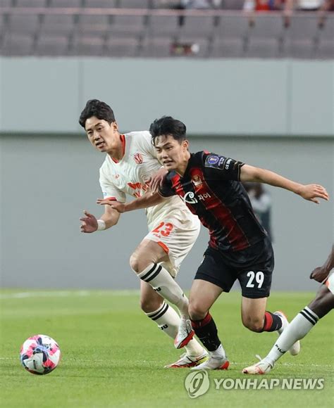 드리블하는 강성진 연합뉴스