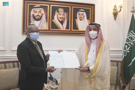 عام مدير فرع وزارة الخارجية بمنطقة مكة المكرمة يستقبل القنصل السنغافوري