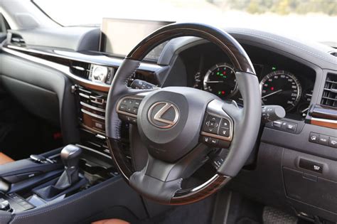 渡辺直美の愛車は1000万円超のレクサス Lx570！購入して3日でこする画像ギャラリー No1 【業界先取り】業界ニュース・自動車
