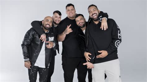 Ao Lado De Dennis Menos é Mais Quer Agitar Guarapari Tem Que Ficar