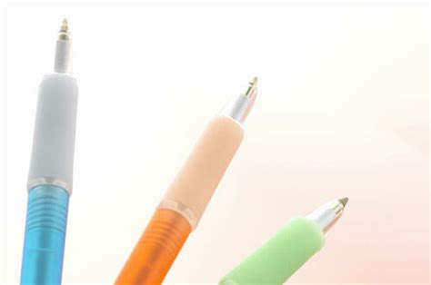 ボールペンのインク汚れを落としたい素材別の落とし方3選 家事 オリーブオイルをひとまわし
