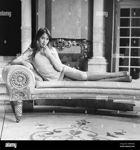 Lesley Anne Down Actress Fotos Und Bildmaterial In Hoher Auflösung Alamy