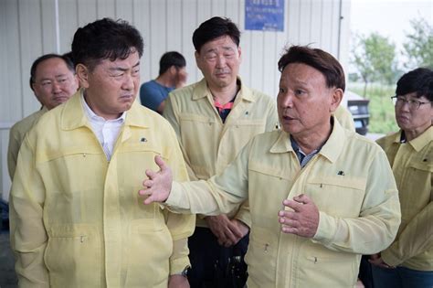 군산시홍보포털의 분야별사진 시정국정분야 침수지역 현장방문 사진입니다