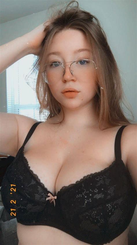 Trading Big Tit Gf Hmu With Face And Body Sample If Shes Ebony Or