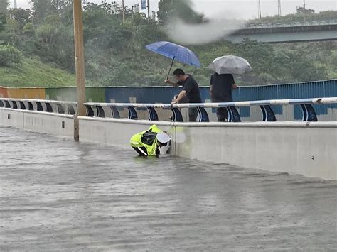 重庆8个区县大暴雨中心城区多地内涝 直击现场 澎湃新闻 The Paper