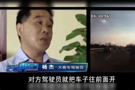 司机高速下车，拉住前方车辆理论，行车记录仪拍下惨剧发生的瞬间行车记录仪惨剧
