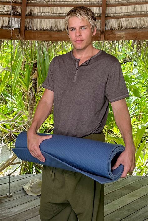 Photo Jocelyn Hudon Jake Manley Love Maldives Hallmark 02 Photo