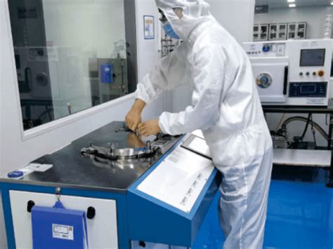 High Performance MEMS Accelerometer