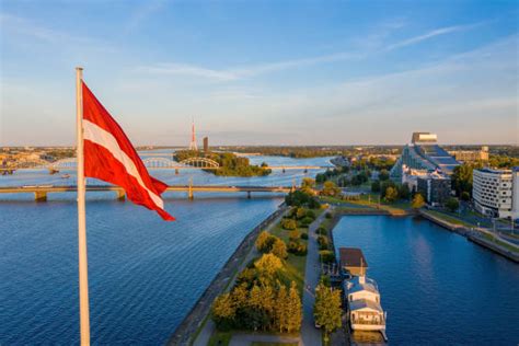 1400点を超えるラトビア国旗 写真のストックフォト、写真、そしてロイヤリティフリーの画像 Istock