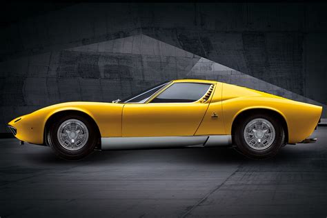 Lamborghini Miura 18 Scale Model Kit Agora Models