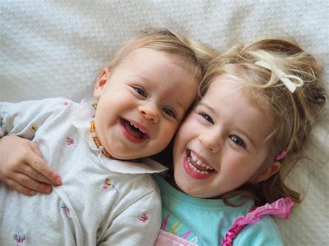 2 Giggly Girls For You To Brighten Up Your Tuesday Afternoon 😍😍
