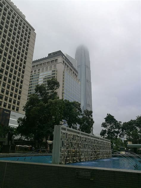 2025皇后像广场游玩攻略皇后像广场位于中环地铁口，【去哪儿攻略】