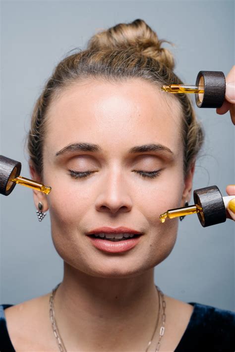 Should You Apply Face Oil Before Or After Moisturizer