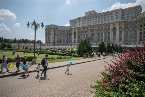 Porți deschise la Camera Deputaților de Ziua Copilului În program spectacole de teatru și de