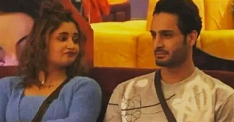 Bigg Boss 15 के घर में झगड़े के बीच पनपना एक और प्यार रश्मि देसाई ने