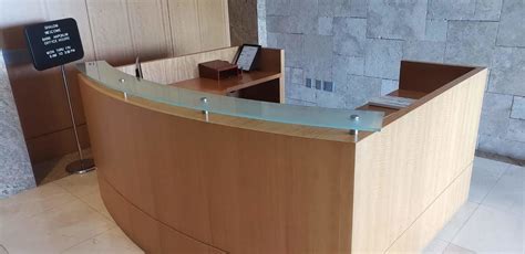 Стойки администратора на заказ
