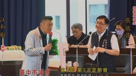 情同家人！愛犬過世主人出動「加長靈車」 豪華告別式還掛遺照 鏡週刊 Mirror Media