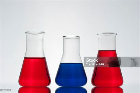 실험실 장비 0명에 대한 스톡 사진 및 기타 이미지 0명 3가지 개체 반사 광학 작용 Istock