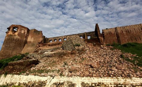 Bahu Fort Wall 800 Houses Collapse 2 Washed Away Daily Excelsior